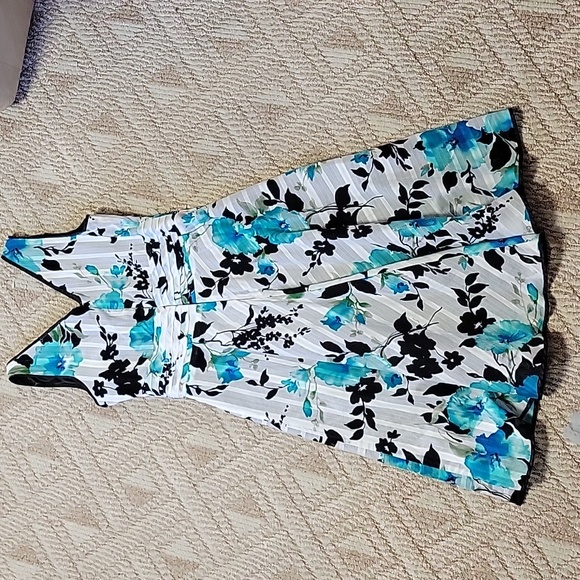 dressbarn | Dresses | Dressbarn Flower Midi Dress | Poshmark
